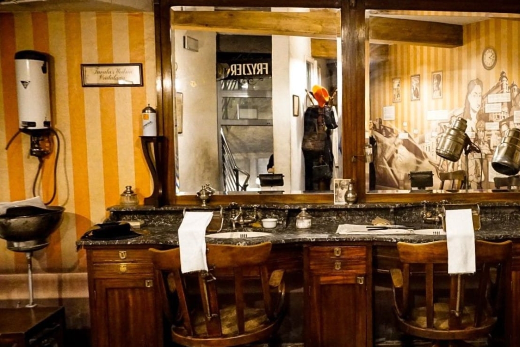Schindlers Factory tour - discover Oskar Schindlers museum