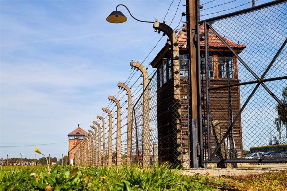 Auschwitz tours from Krakow - Visit Auschwitz with KrakowDirect